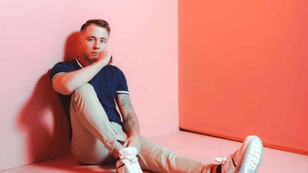 Takis Debuts On Armada With All-Canadian Team-up 'Wait For Me' | UFO ...
